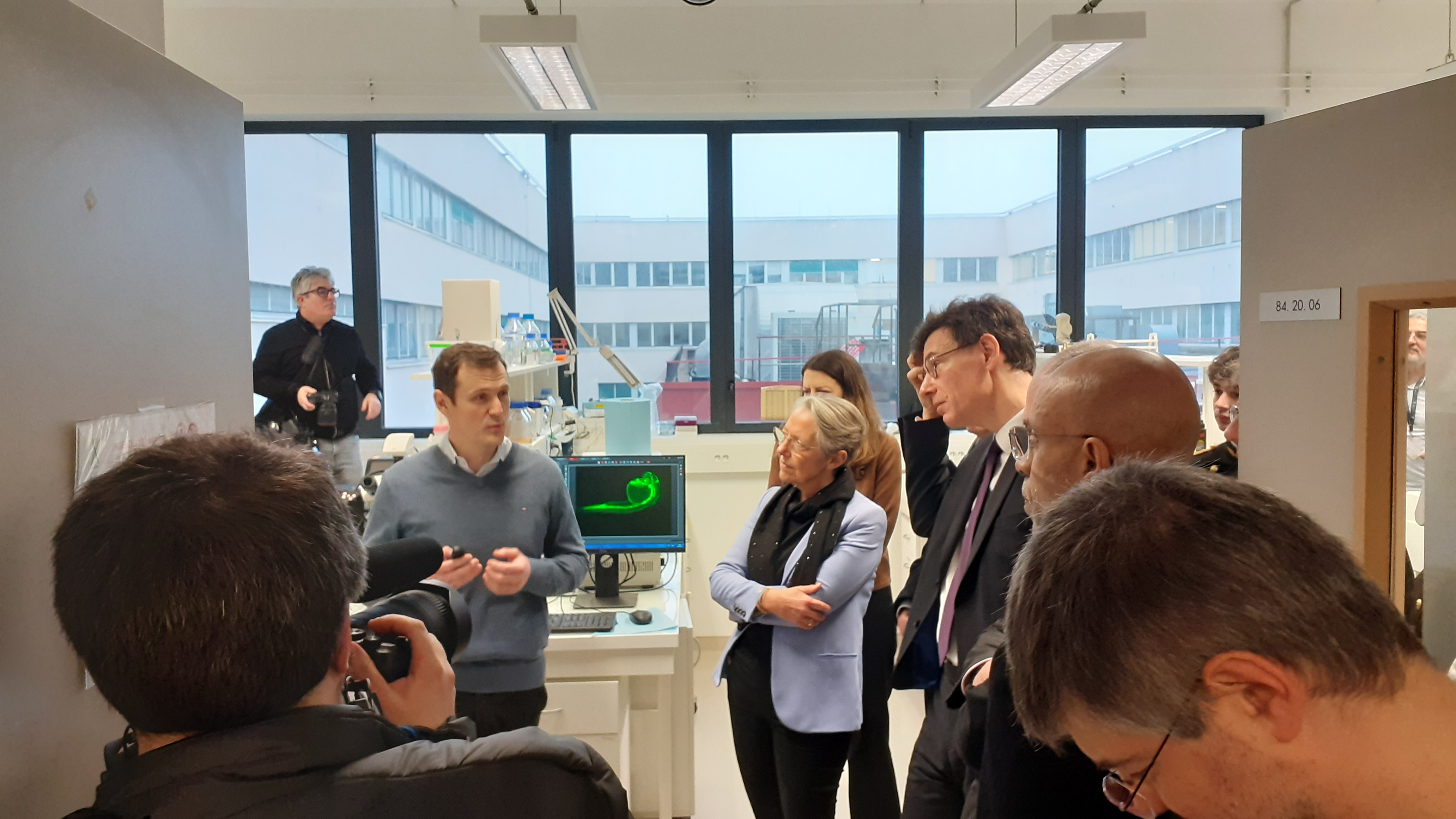 Visite ministérielle au LOB - Laboratoire d'optique et biosciences